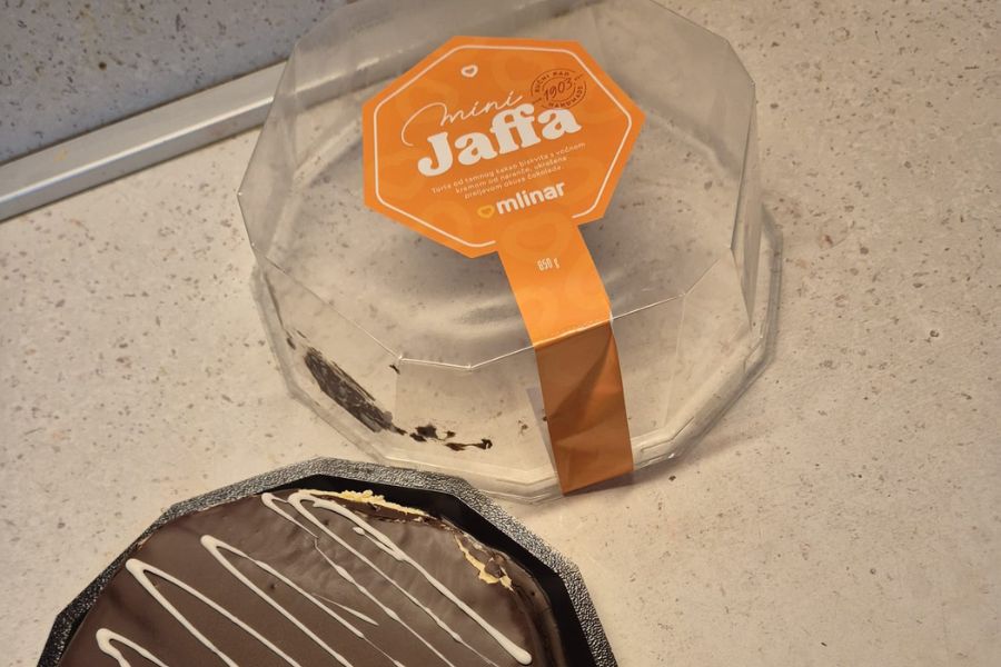 Kada nemam vremena praviti desert, ova je kupovna torta moj odabir ...